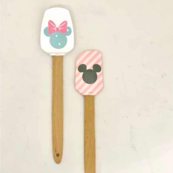 Disney | Kitchen | Fun Disney Mickey Minnie Mouse Rubber Spatulas ...